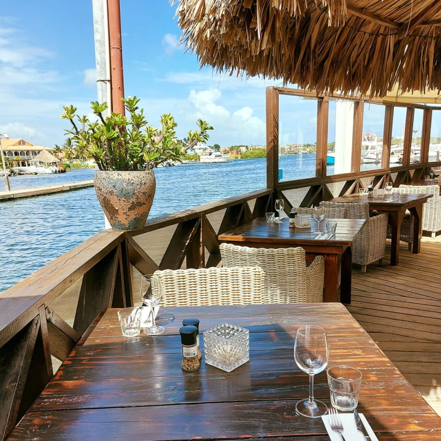 Home - Mini Waves | Self-drive miniature boat rental